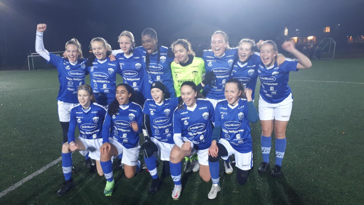 Jenter 14 avsluttet serien med kretsmesterskap - Gresvik IF